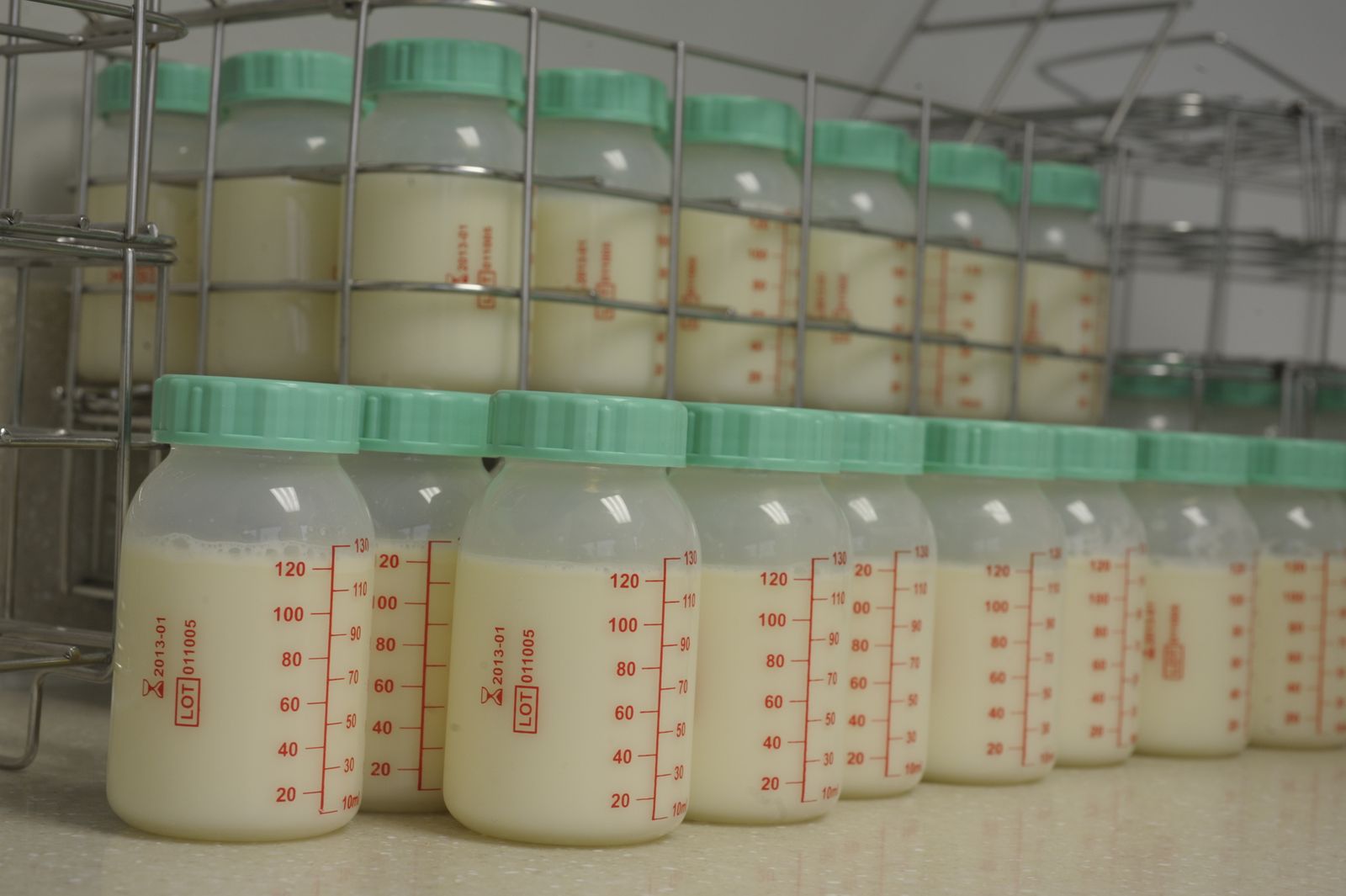 Nothing beats MOM: changing donor milk microbiota using an infant’s ...